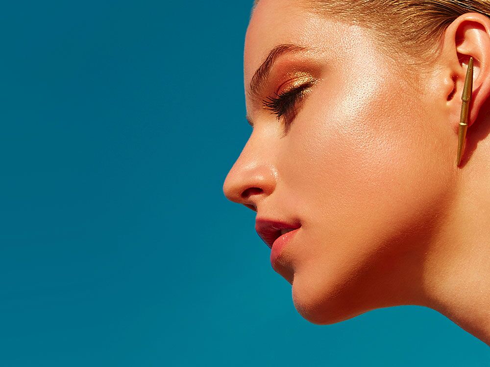 How to Shrink, Shape and Elevate Your Jawline, According to the Pros ...