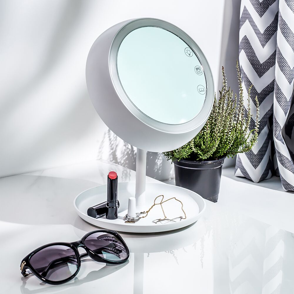 These High-Tech Mirrors Have Impressive Features to Help Your Makeup ...