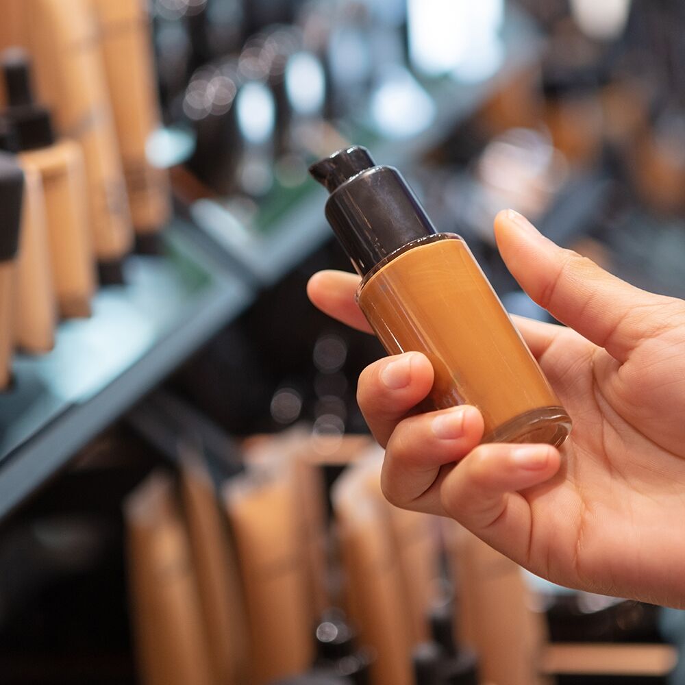 10 Ways to 'Lift' and Sculpt Your Cheeks With Makeup - NewBeauty