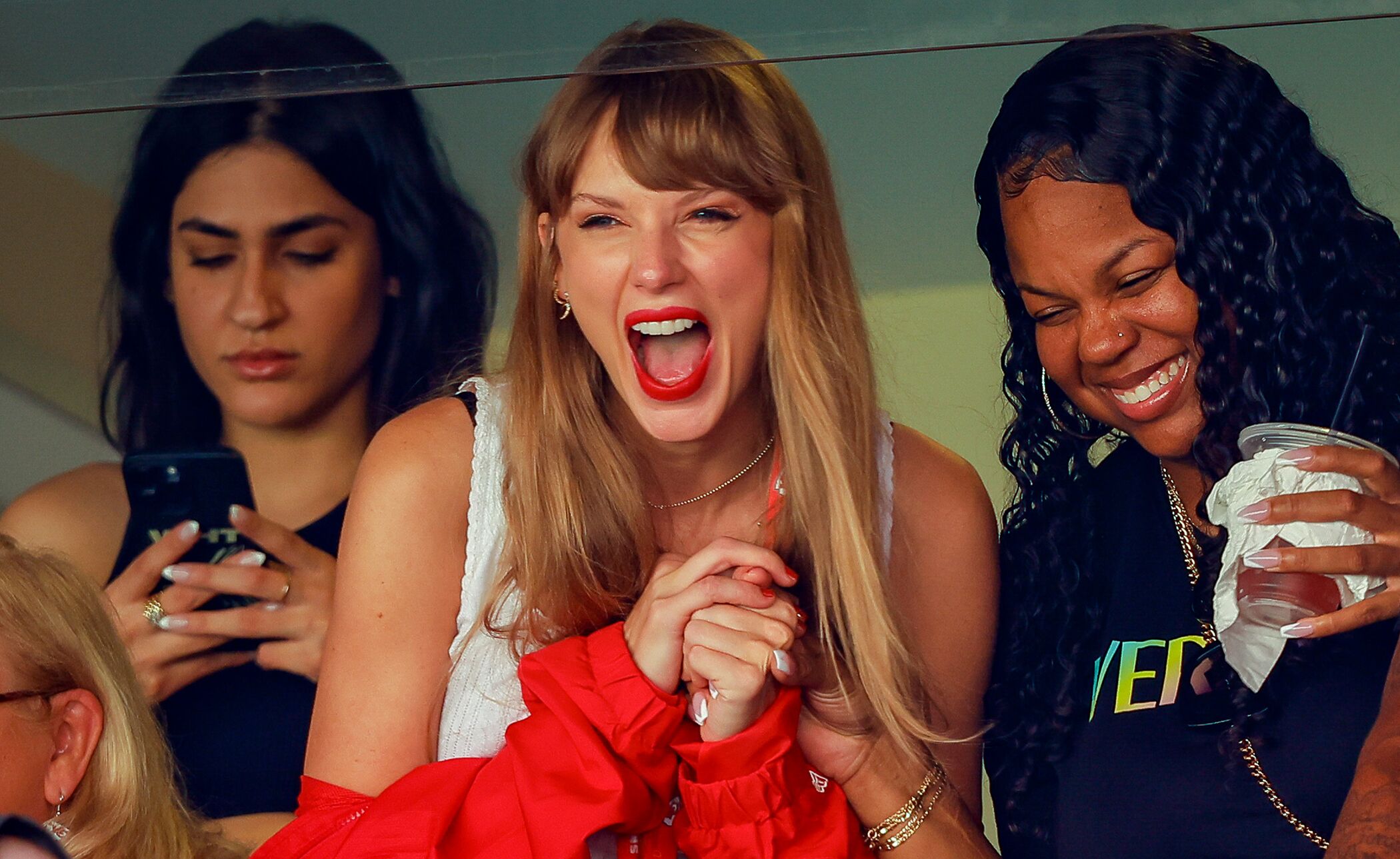 Taylor Swift Has Been Wearing Nars 'Morocco' Lipstick This Fall