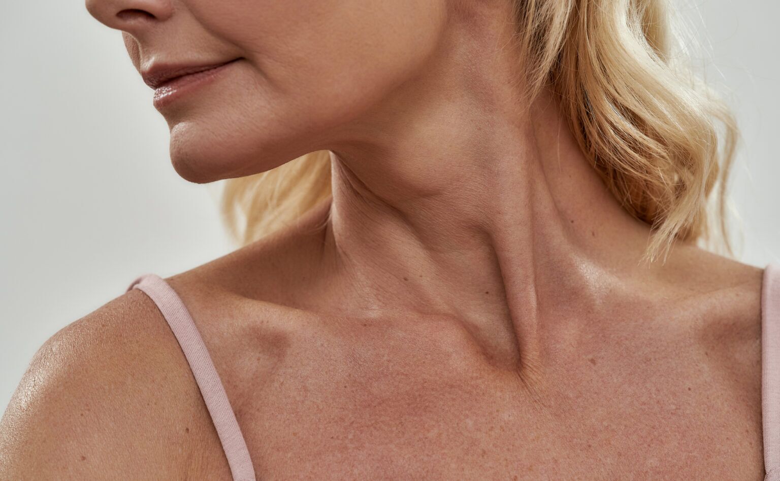 A Guide to Neck Acne: Tips, Treatments and Prevention