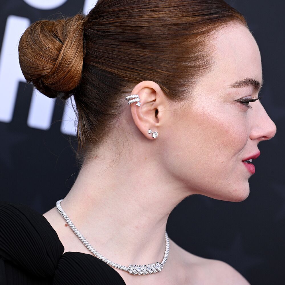 Hairstyles for Frizzy Hair That’ll Get You Through Humid Days