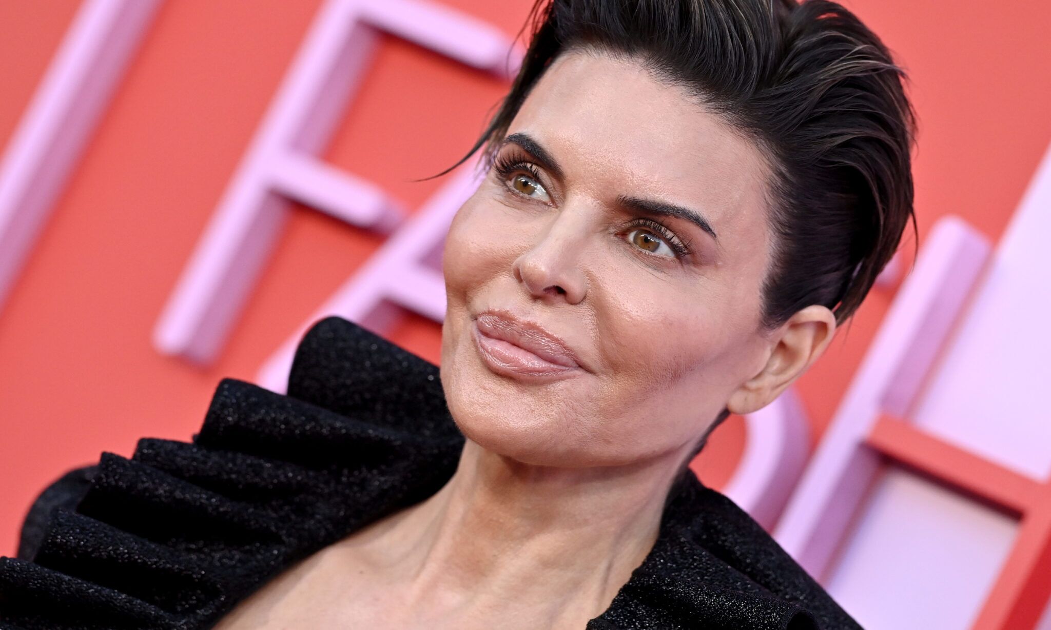 Lisa Rinna Admits to Dissolving Skinvive Dermal Filler