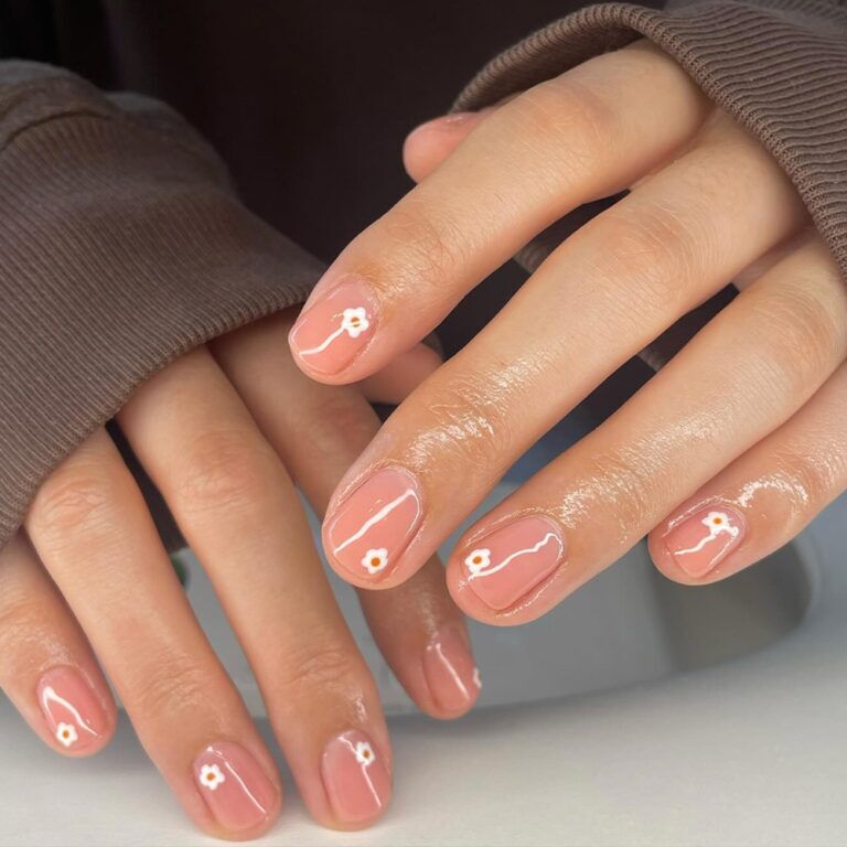 35 Squoval Nail Ideas from Natural Shades to Over-the-Top Art - NewBeauty
