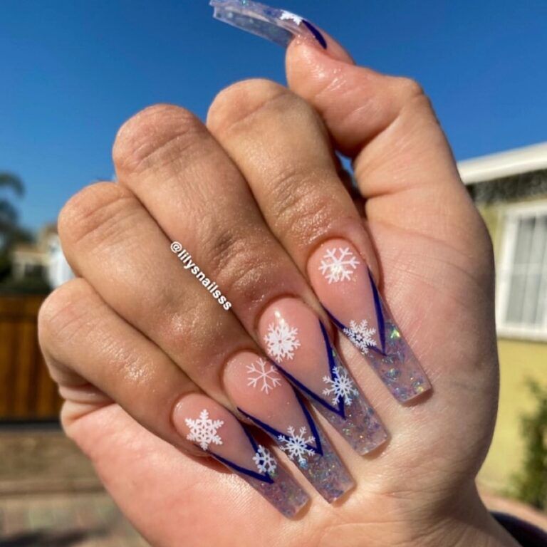 10 Snowflake Nails to Take Your Winter Manicure to the Next Level ...