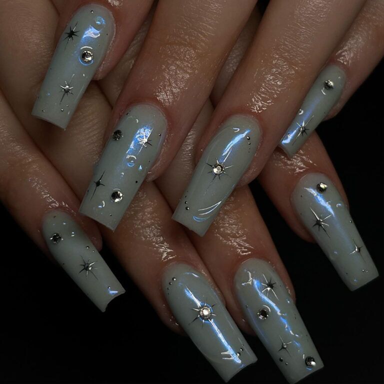Icy Chrome Nails Are the Coolest Wintry Manicure