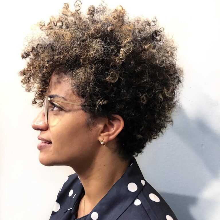 8 Curly Hairstyles That Will Dominate in 2025 - NewBeauty