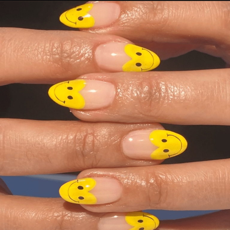 7 V French Nail Ideas to Sharpen Up Your Next Manicure