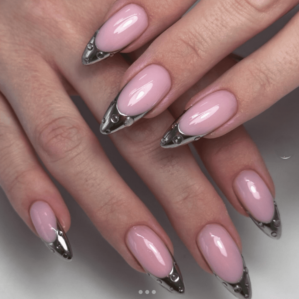 Mirror Chrome Nails Are the Fairest of Them All