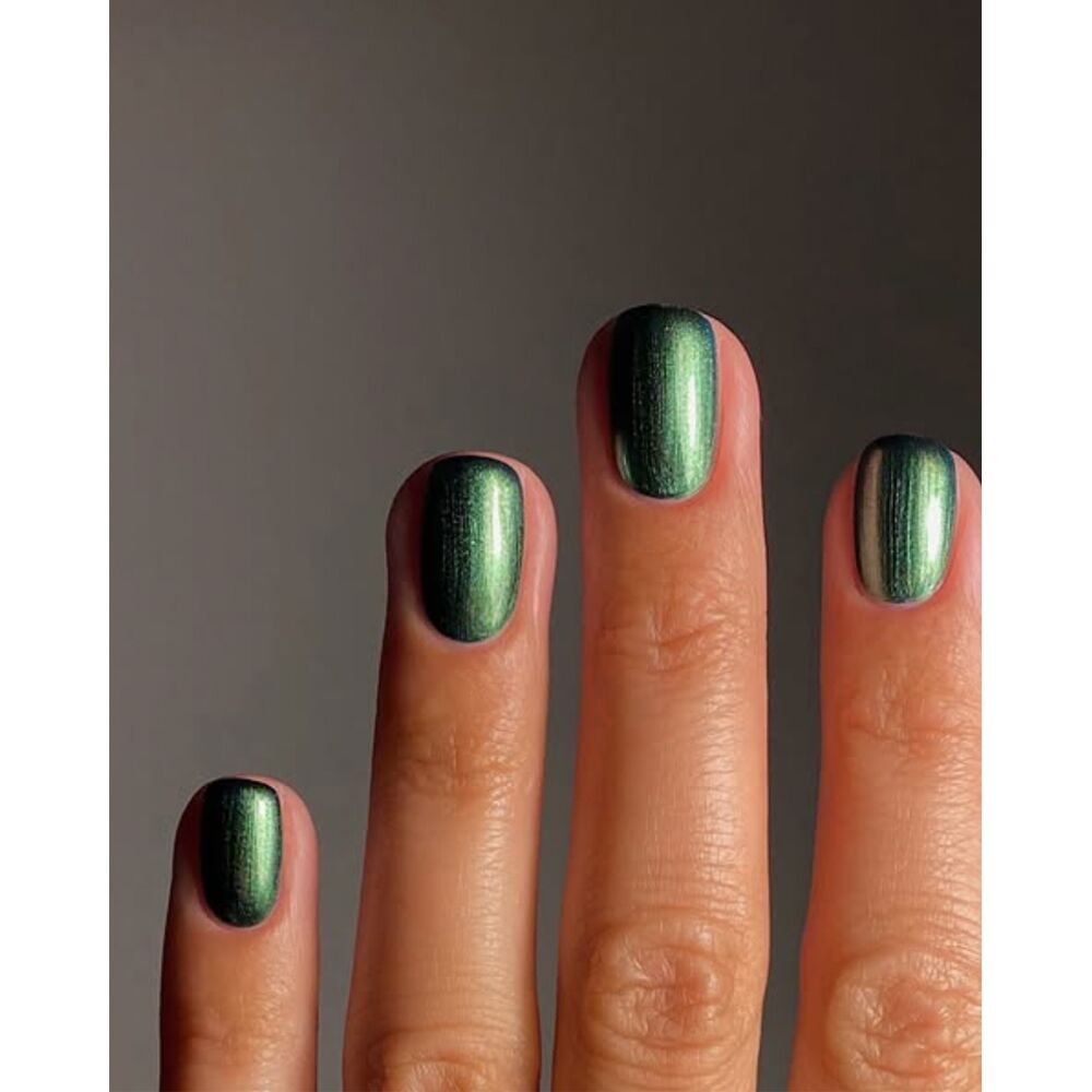 Emerald Nails Are the Regal Manicure Trend to Wear This Spring