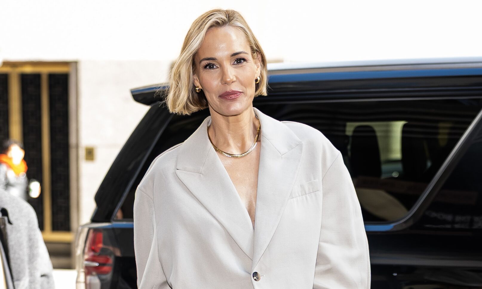Leslie Bibb Named Her 'White Lotus' Bob the Trend of the Summer