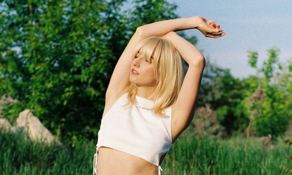 The 5 Best Mid-Length Haircuts Right Now - NewBeauty