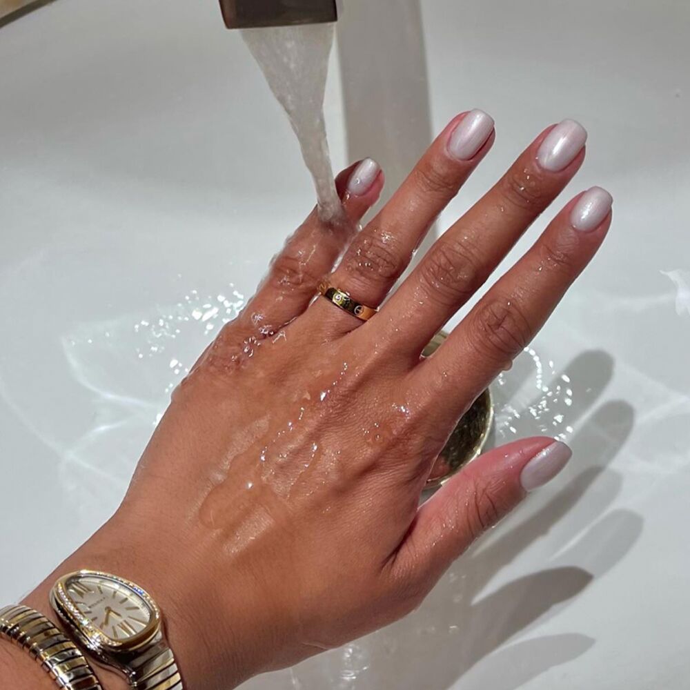 Pearl Nails Are the Perfect Rich Girl Manicure for Spring - NewBeauty