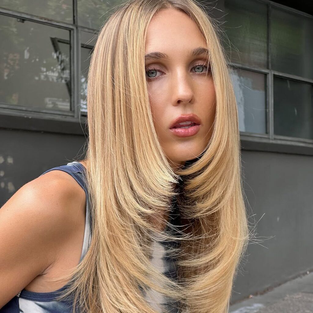 7 Modern Rachel Green-Inspired Hairstyles to Try Now