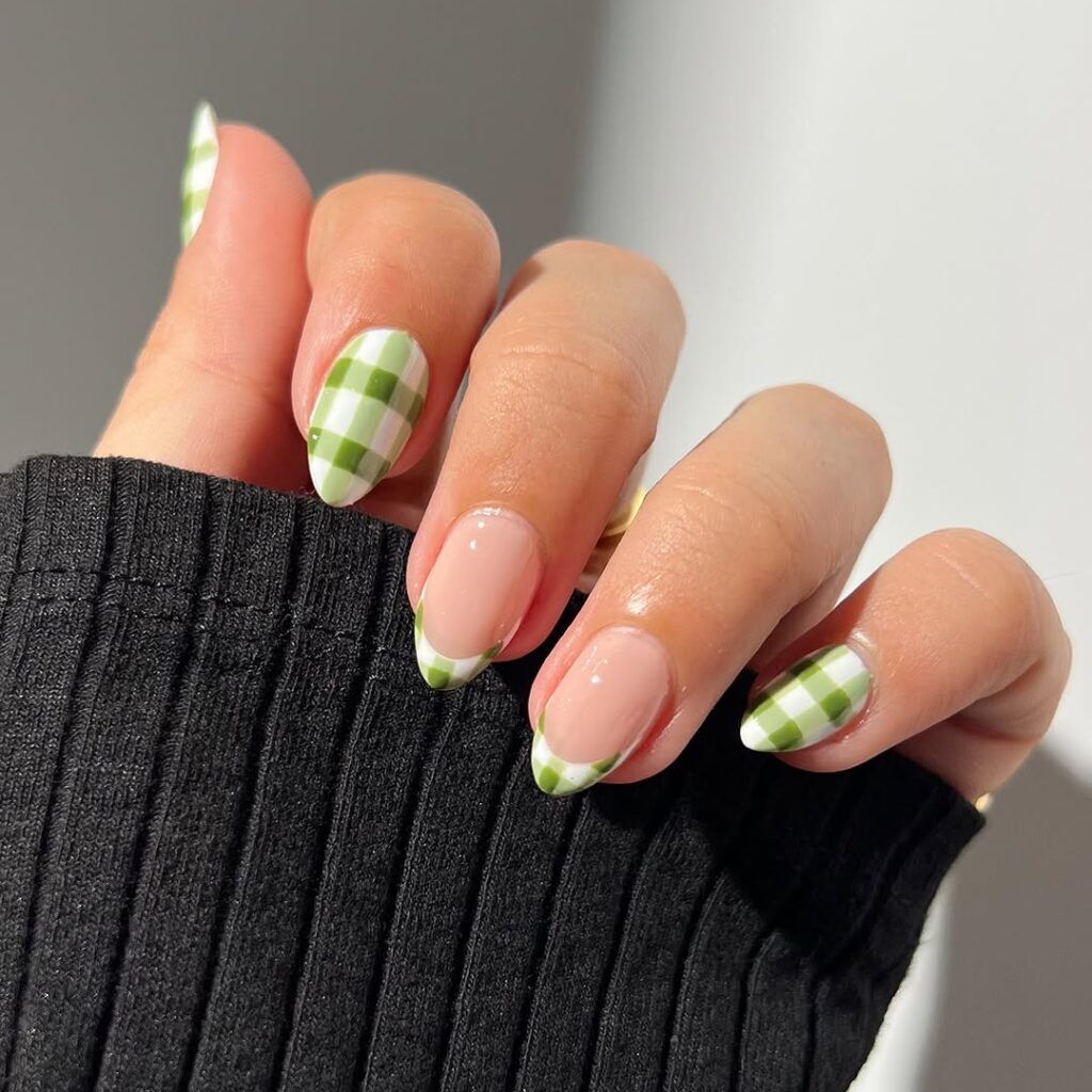 Twee Nail Designs Are the Retro Look You're Seeing Everywhere