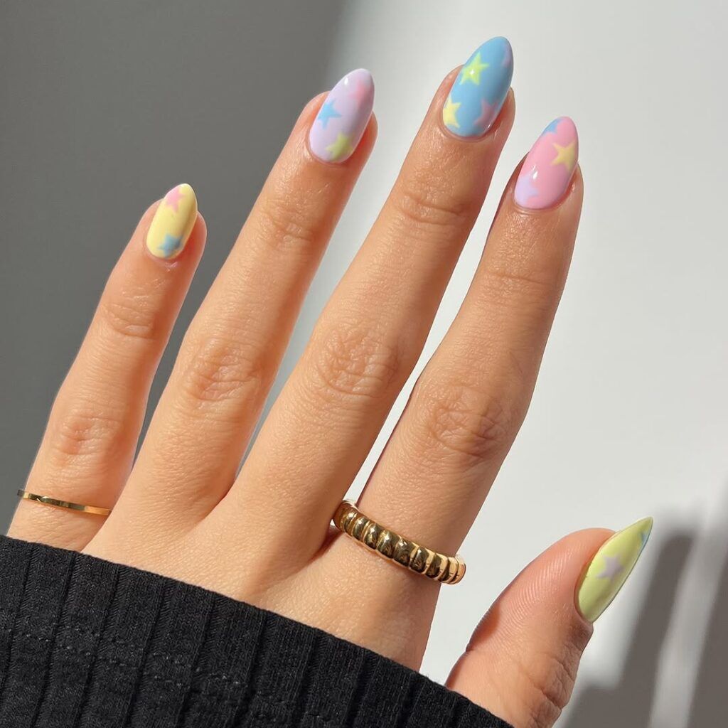Twee Nail Designs Are the Retro Look You're Seeing Everywhere